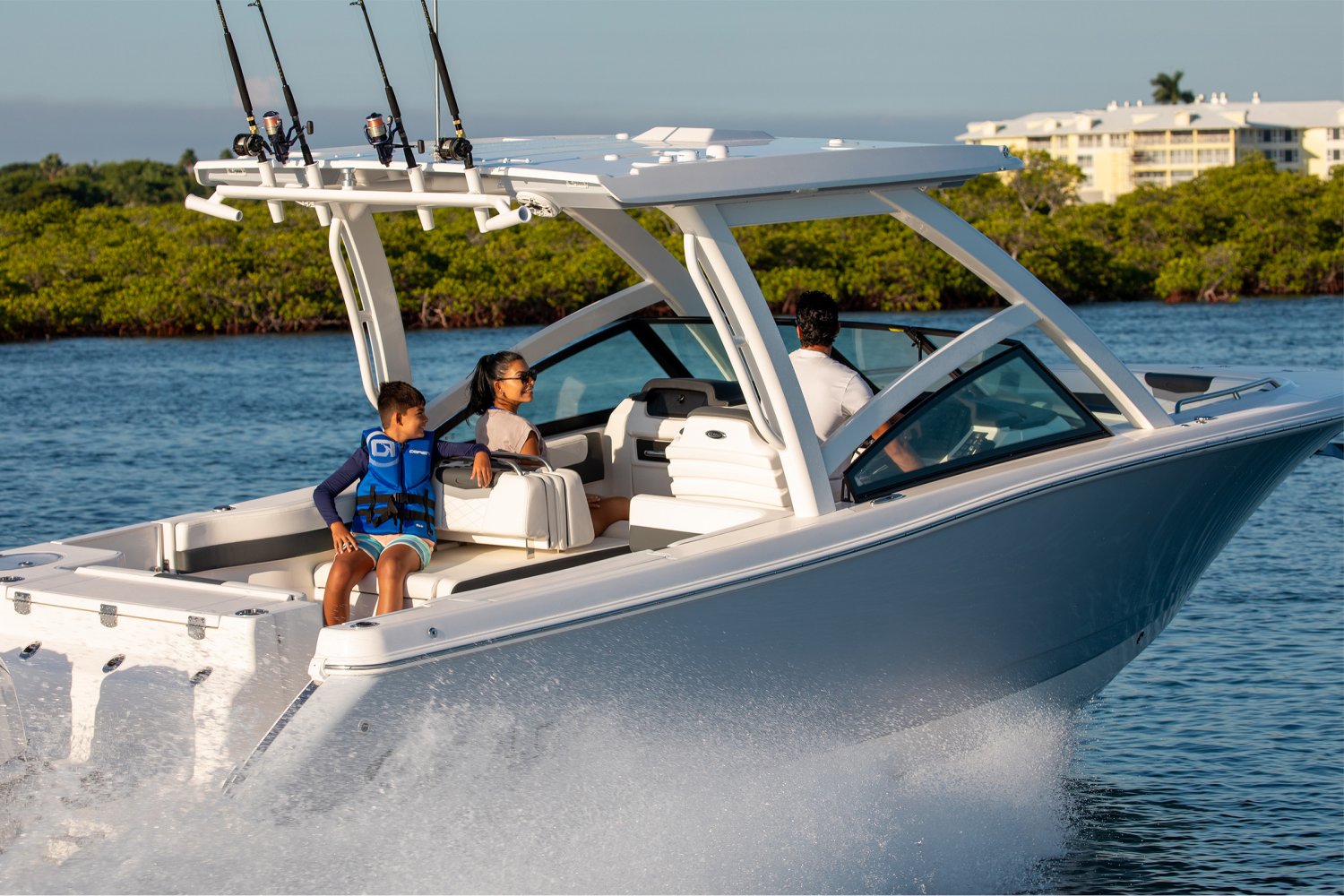 Robalo Release 2 New Models - Aussie Boat Sales